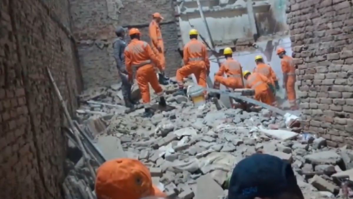 Delhi News: Two Workers Killed, One Critically Injured After Old ...