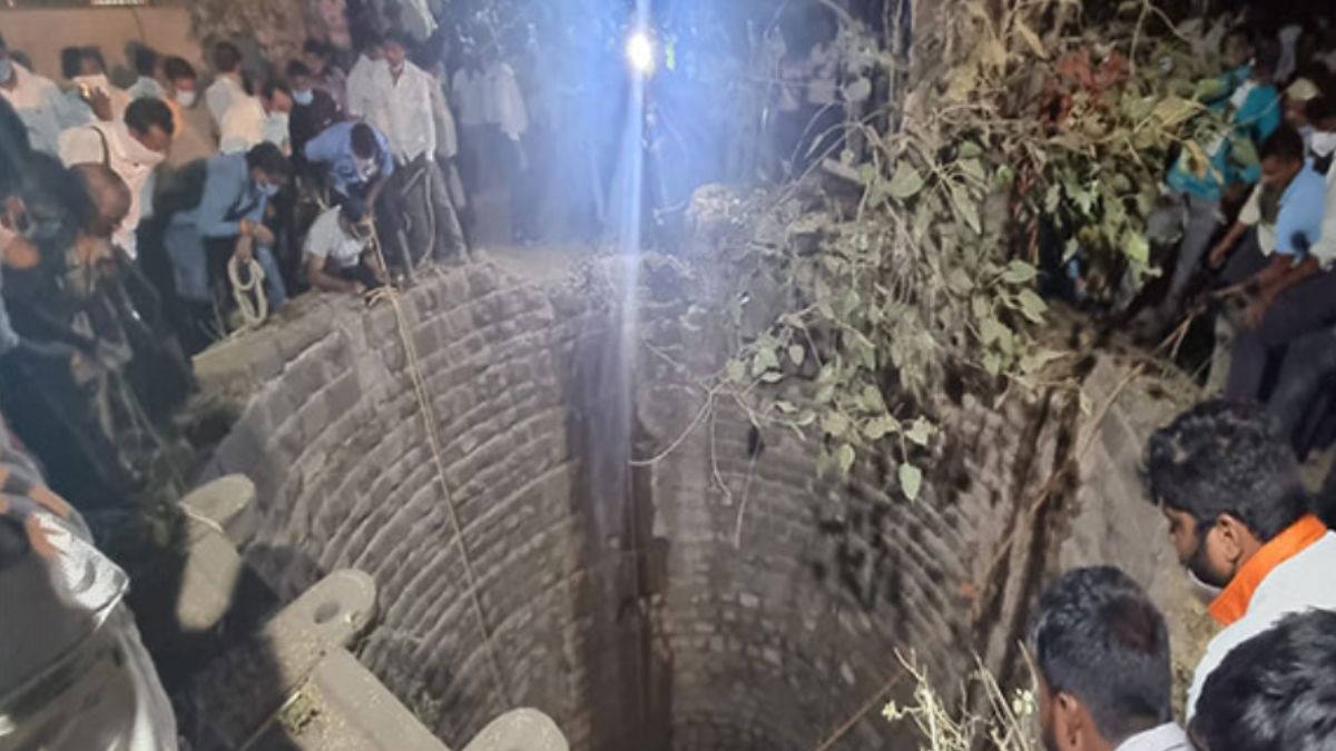 Maharashtra Ahmednagar News: Six People Jump Into Well To Rescue Cat ...