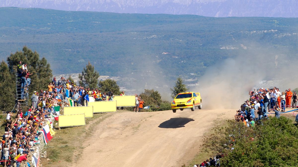 Sri Lanka Racing Mishap: Seven Dead After Car Veers Off Race Track In ...