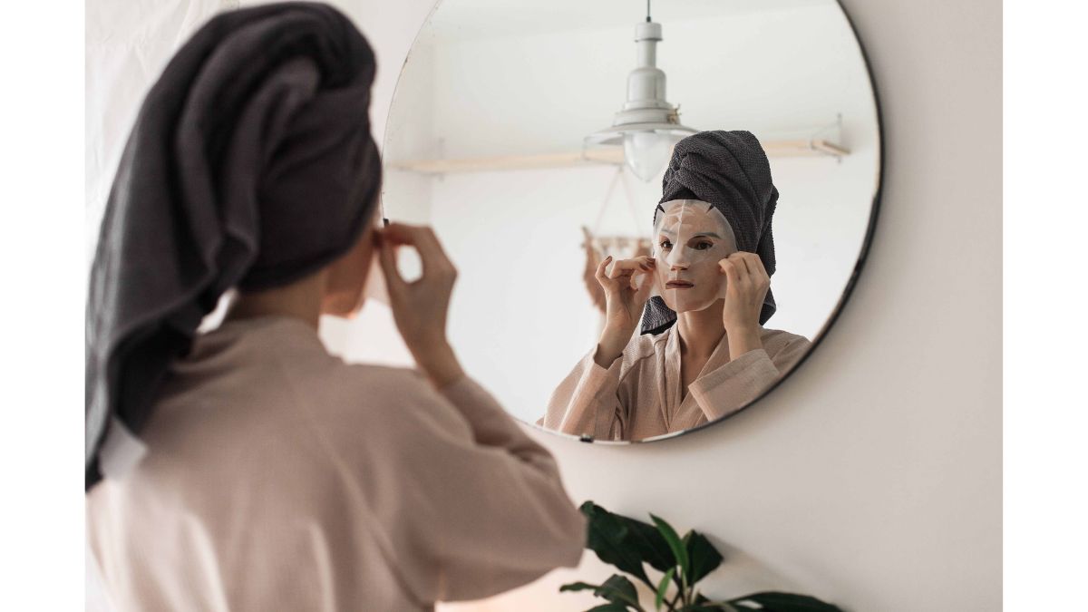 5 DIY Tomato Face Masks For Clear And Radiant Skin