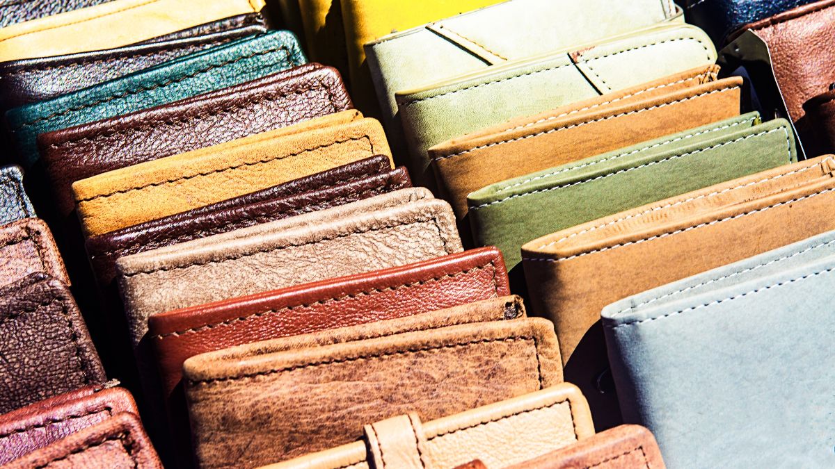 5 Auspicious Colours For Wallet According To Vastu To Never Run Out Of ...