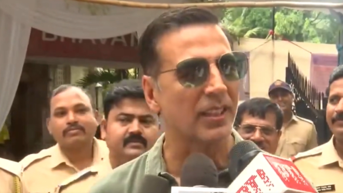 Akshay Kumar Casts First Vote In Mumbai For Lok Sabha 2024 Elections ...