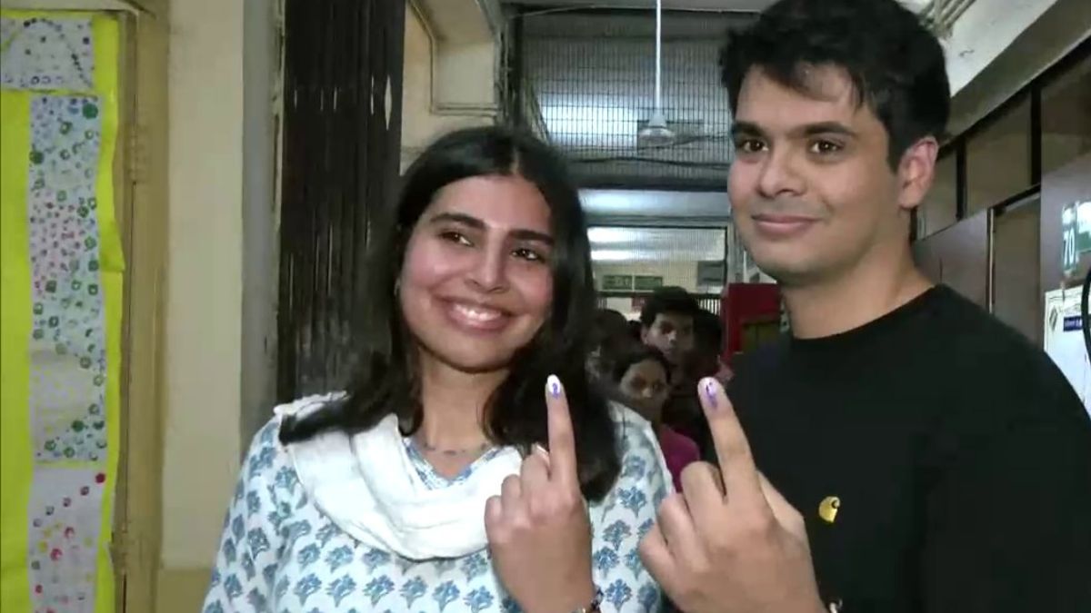 Priyanka Gandhi Vadra's Children Raihan And Miraya Cast Their First Lok ...