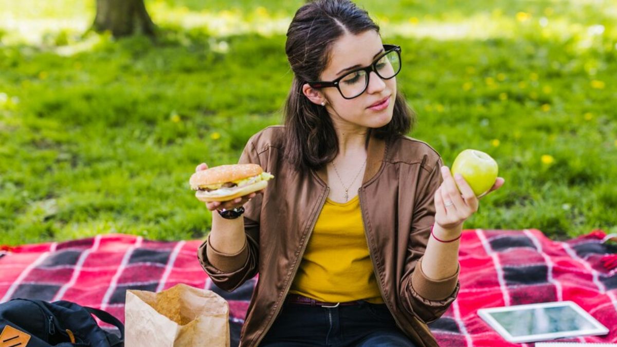 5 Incredible Reasons To Eat Your Food Sitting On The Ground Instead Of ...