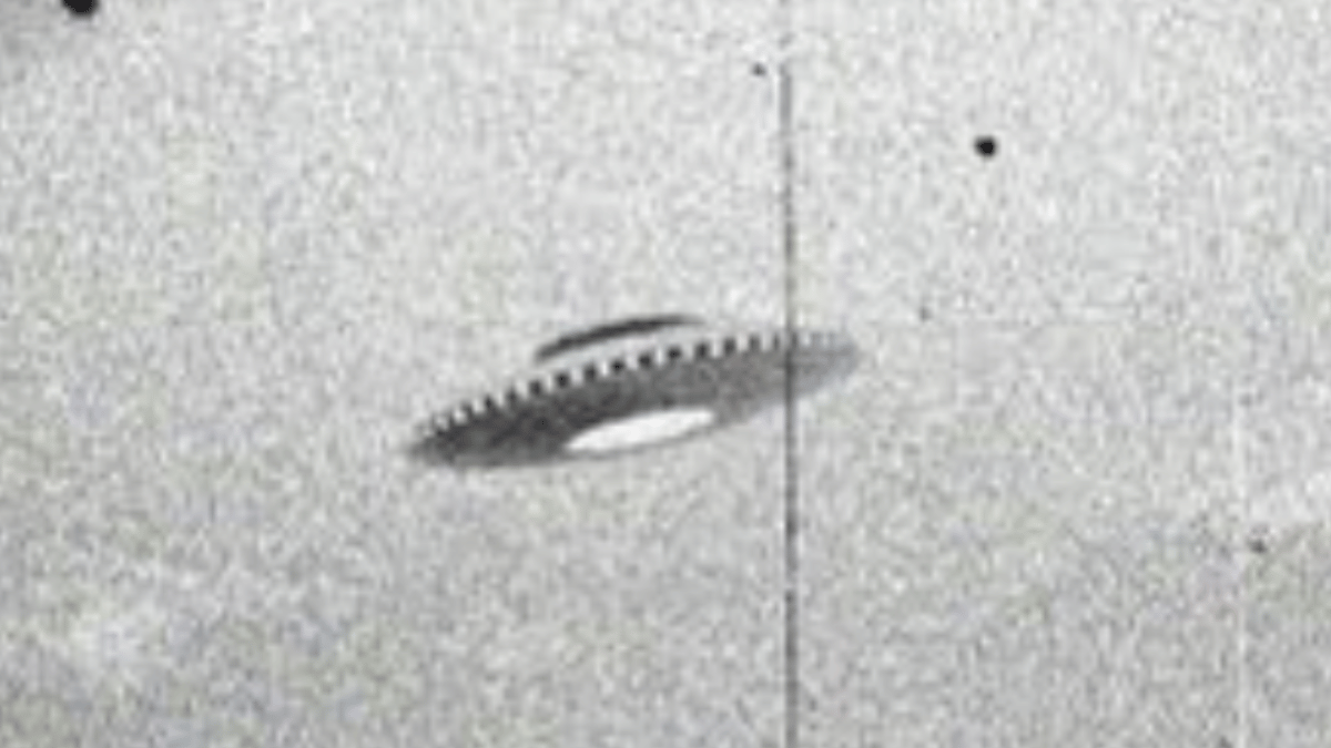 UFO Spotted: Man’s Seven Minute Encounter With Barbell-Shaped Glowing ...