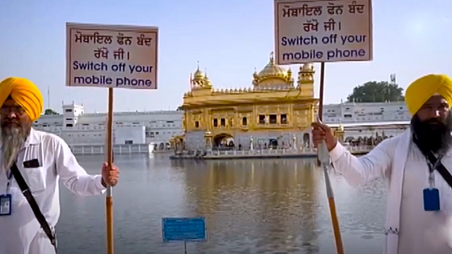 SGPC Bans Videography, Photography Inside Golden Temple Premises ...