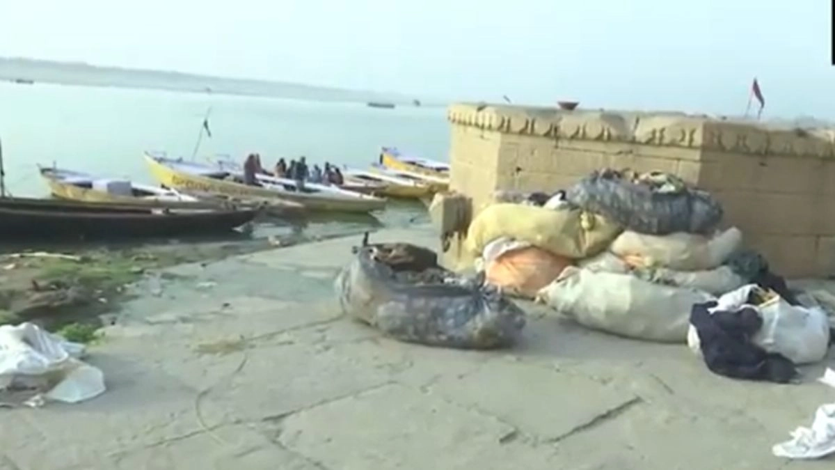 UP Heatwave: Ganga Water Reaches Its Lowest Level Till Date In Varanasi ...