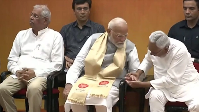 Viral Video: Bihar CM Nitish Kumar Checks PM Modi's Index Finger During Nalanda University ...