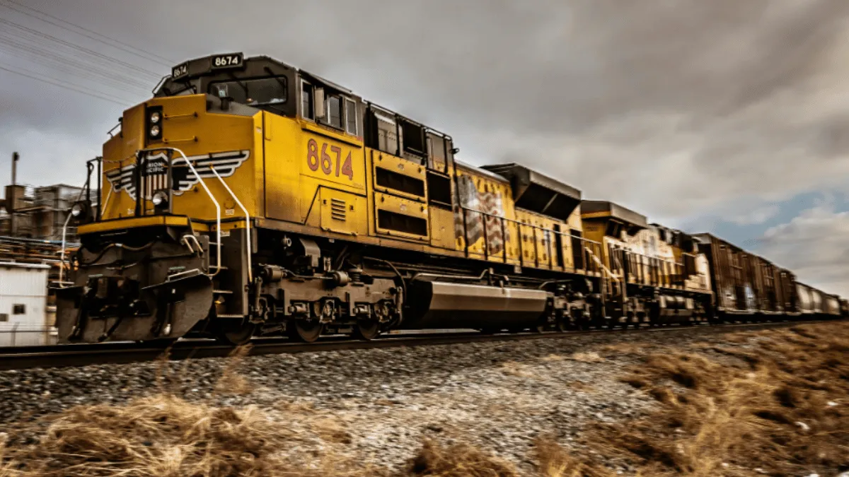 Pakistani TikTokers Splash Mud Water On Train Passengers; Get Thrashed ...