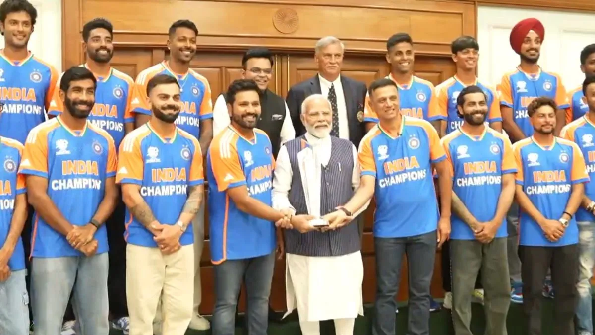 PM Modi Meets T20 World Champion Team India At His Residence After ...