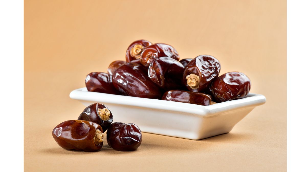 5 Astonishing Health Benefits Of Eating Soaked Dates In Morning Regularly