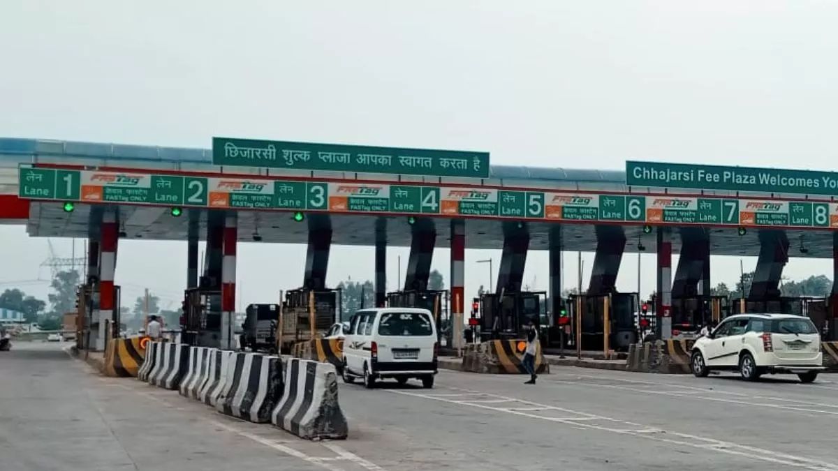 Attention Drivers! Fix FAStag On Windshield Or Pay Double Toll Fee ...