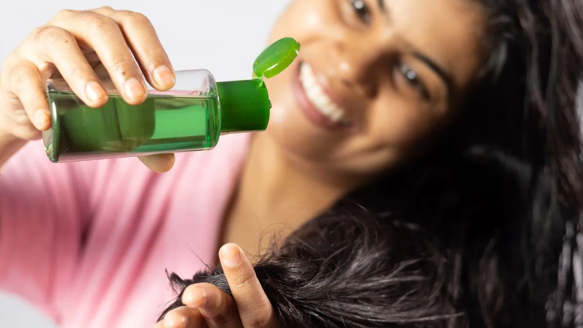 Avoid Making These 5 Common Mistakes While Oiling Your Hair Avoid Making These 5 Common Mistakes While Oiling Your Hair