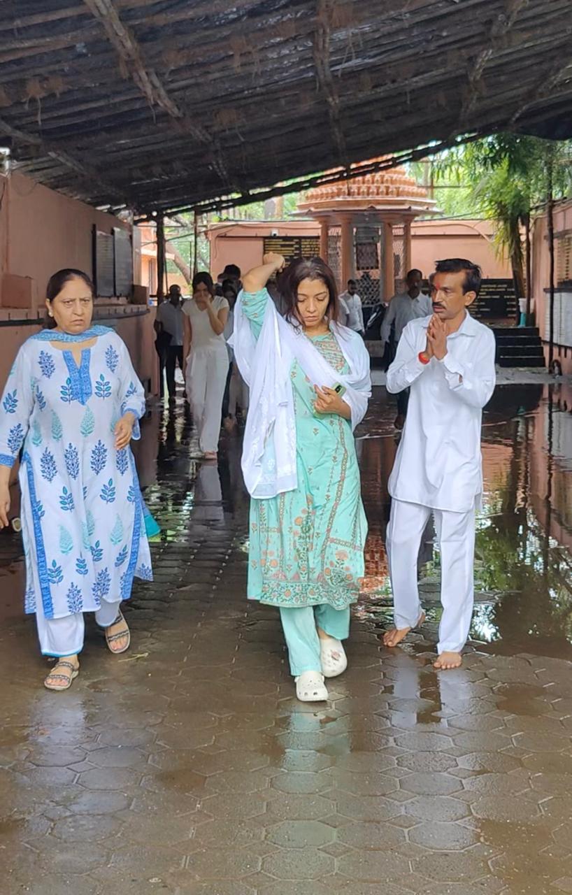 Tishaa Kumar Funeral: Tulsi And Khushali Kumar, Bollywood Celebs ...