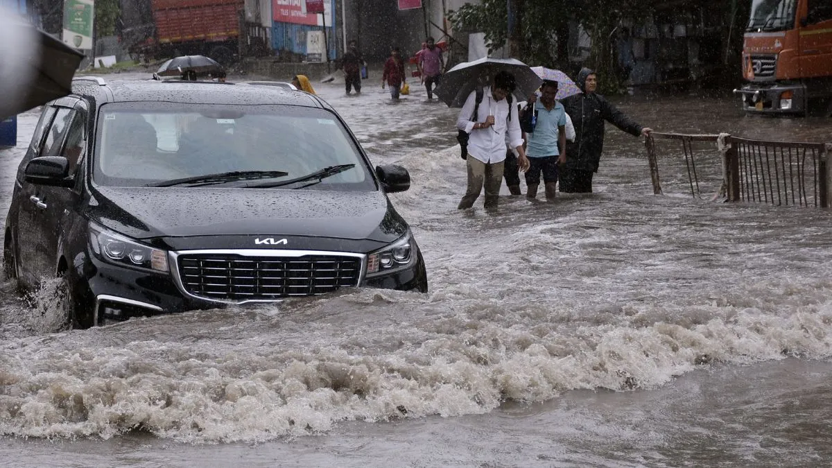 Gujarat Floods: Surat Faces 4th Day Of Heavy Rain, Road Closures ...