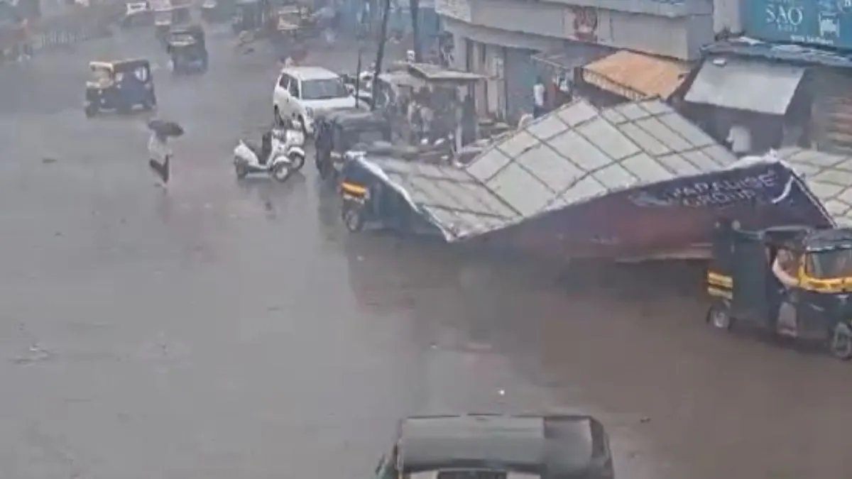 Thane: Hoarding Collapses At Kalyan's Sahajanand Chowk, Several Cars Crushed | Watch Video