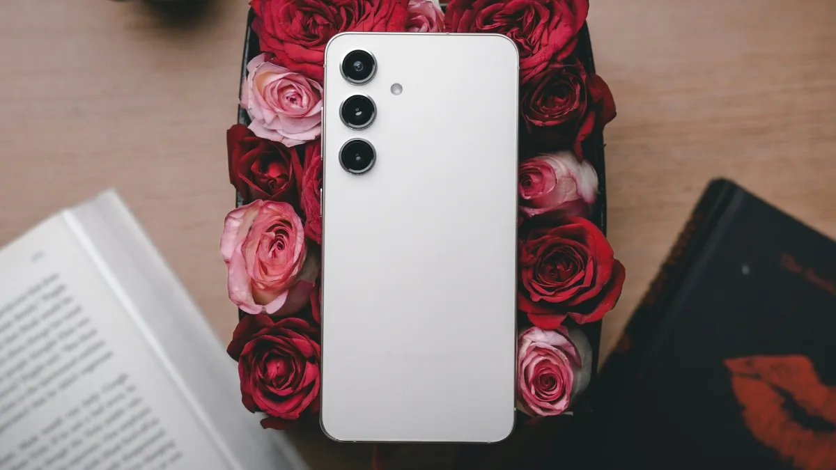 Flipkart Flagship Sale vs Amazon Great Freedom Festival 2024: Samsung ...