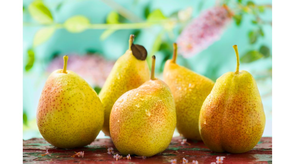 5 Surprising Health Benefits Of Pears That Make Them Monsoon Superfood