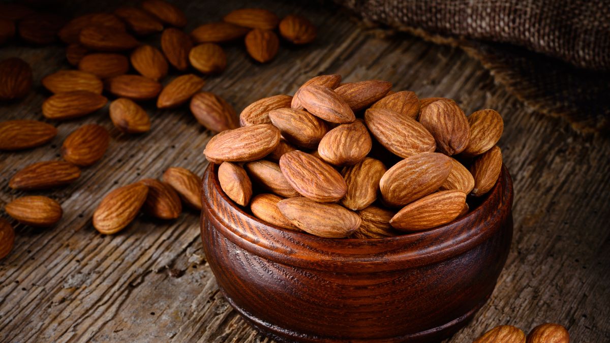 Almonds With Skin or Without Skin: Which Is A Better Choice To Eat ...