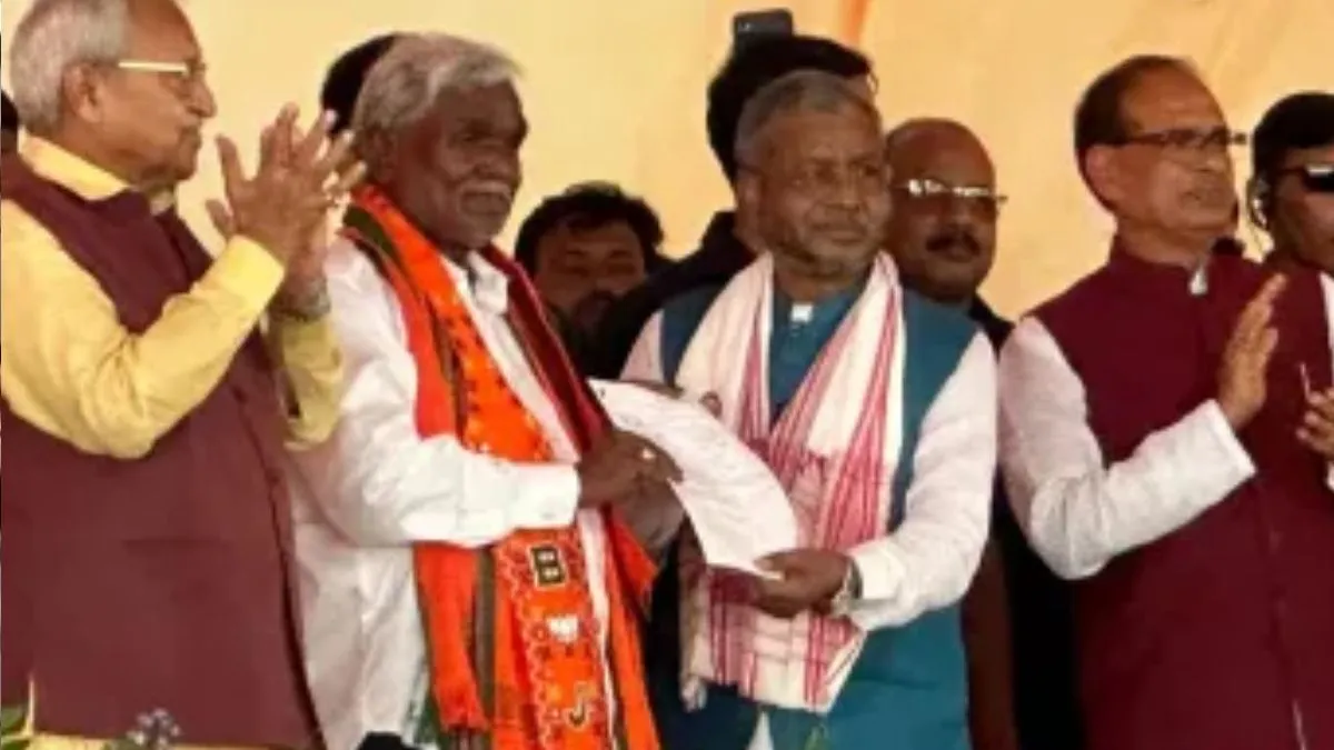 Champai Soren, Ex-Jharkhand CM, Joins BJP In Presence Of Shivraj Singh ... Champai Soren, Ex-Jharkhand CM, Joins BJP In Presence Of Shivraj Singh ...
