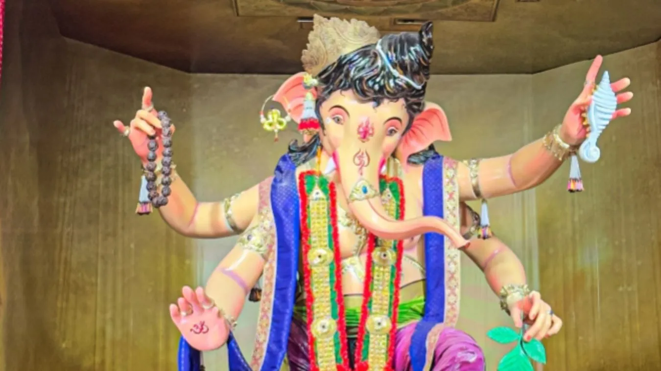 Ganesh Chaturthi 2024: First Look Of 'Mumbai Cha Raja' From Ganeshgalli ...
