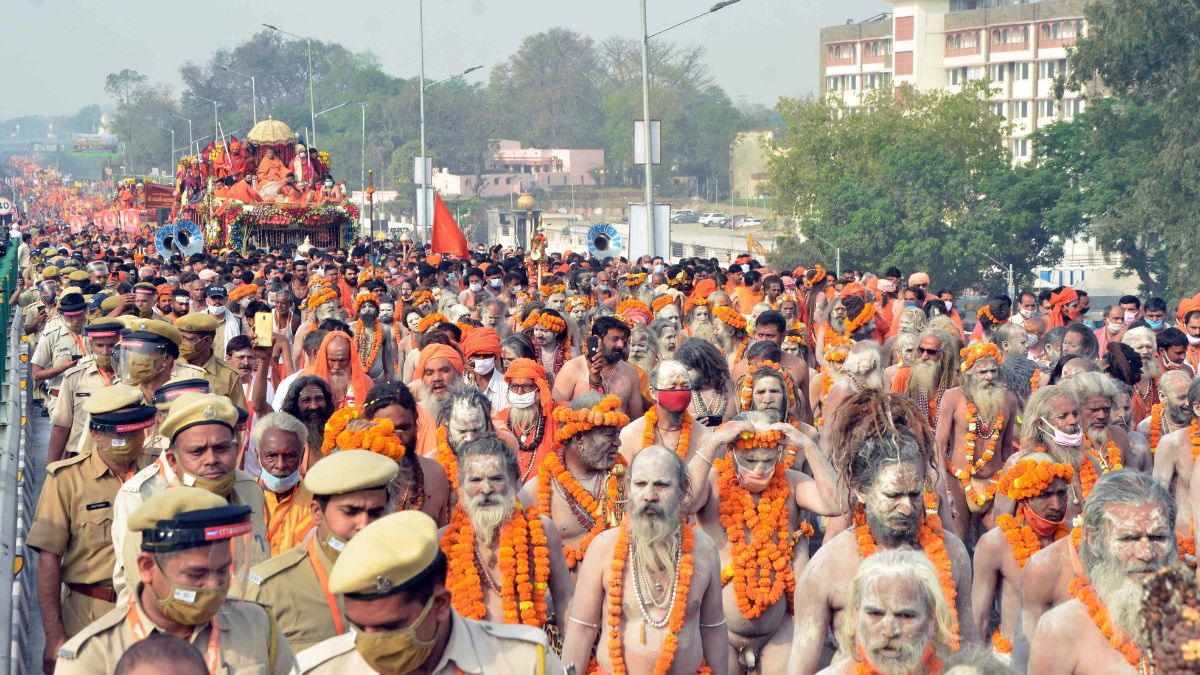 Maha Kumbh 2025: Power Shift In Top Saints' Body As Eight Akharas Back ...