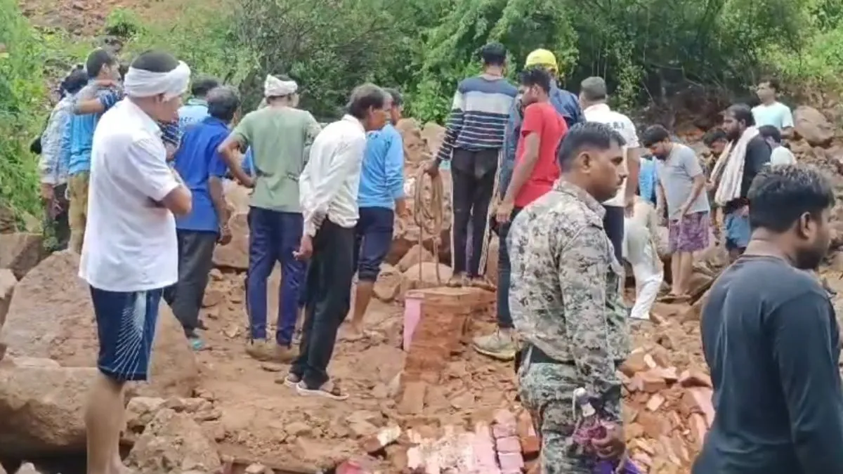 Datia Wall Collapse: Two Dead, Several Feared Trapped As Wall Of ...