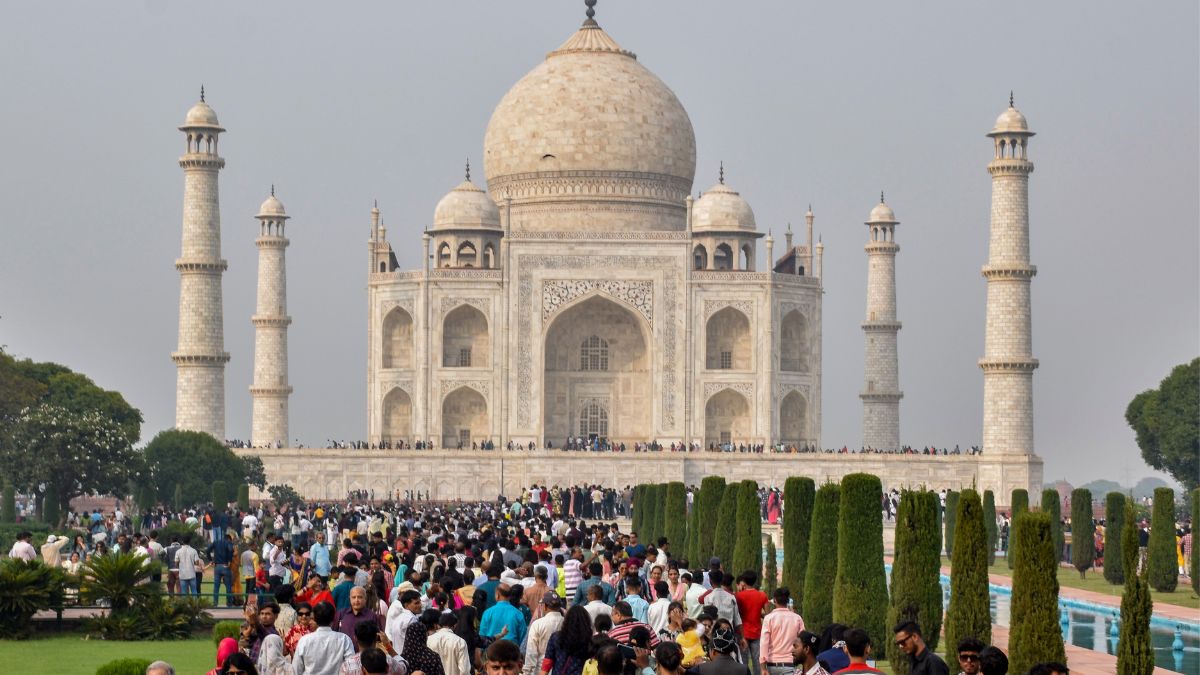 UP: Water Leakage Witnessed In Main Dome Of Taj Mahal After Incessant ...