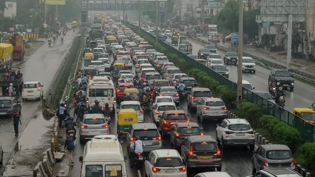 Noida Traffic Advisory: THESE Vehicles Banned During Peak Hours On ...