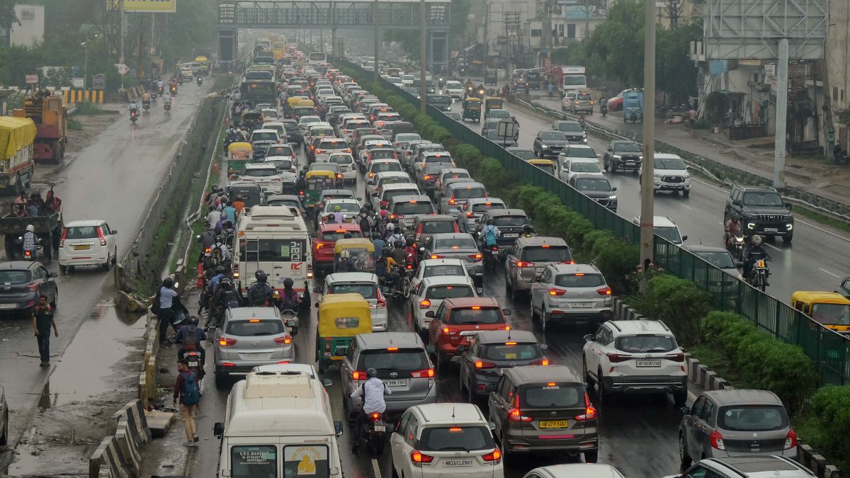 Bengaluru Traffic: Heavy Rain And Long Weekend Rush Lead To Major ...