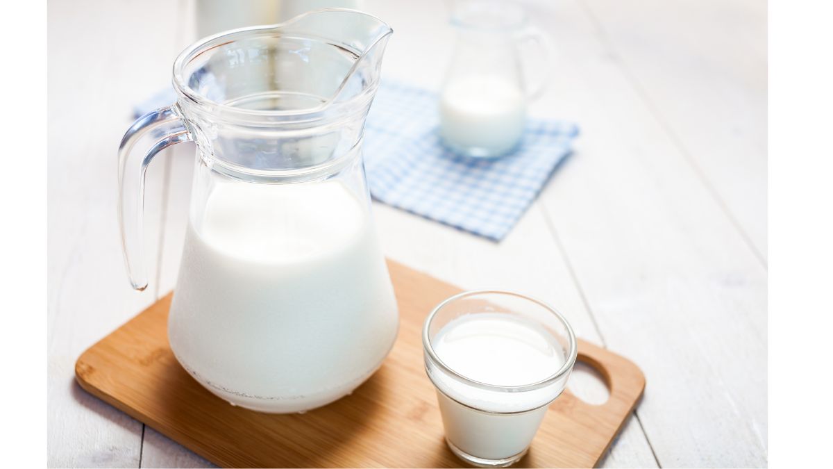 4 Amazing Benefits Of Drinking Hot Milk At Night Everyday For Sound Sleep