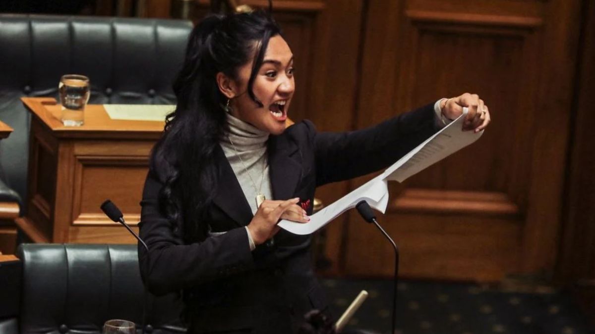 New Zealand MP Maori Haka Rips Up Bill In Parliament