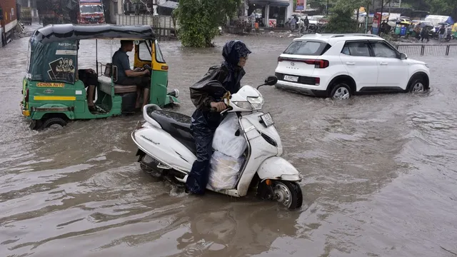 Tamil Nadu Weather Today: Heavy Rain Likely In THESE Districts; Chennai Braces For Moderate Showers