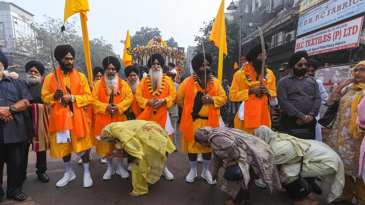 Guru Nanak Jayanti 2024: Nihangs Boast Gatka Skills on 555th Birth ...