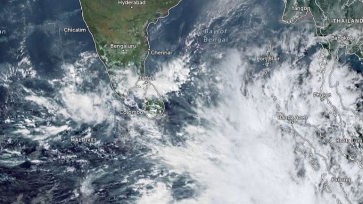 Cyclone Fengal Update: Cyclonic Storm To Bring Heavy Rain, Gusty Winds In Southern India | Here ...