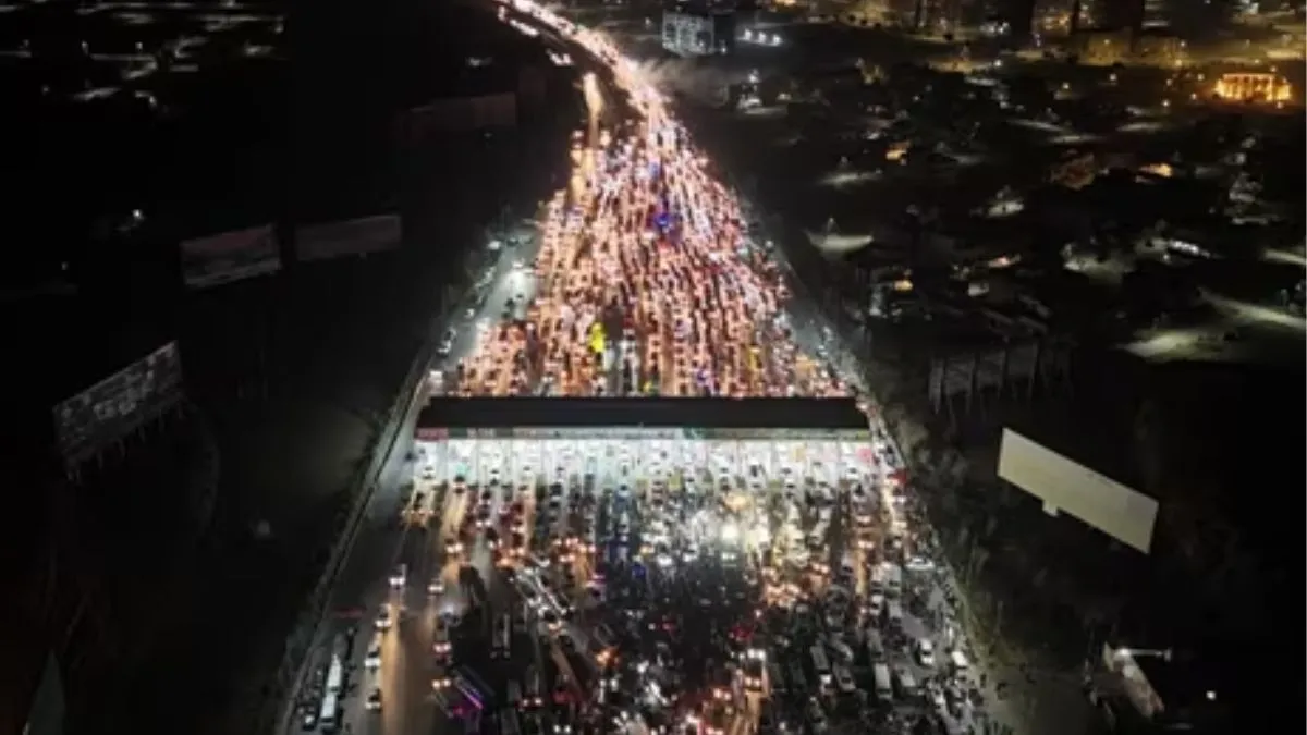 Five Killed As Thousands Of PTI Protesters March Towards Islamabad ...