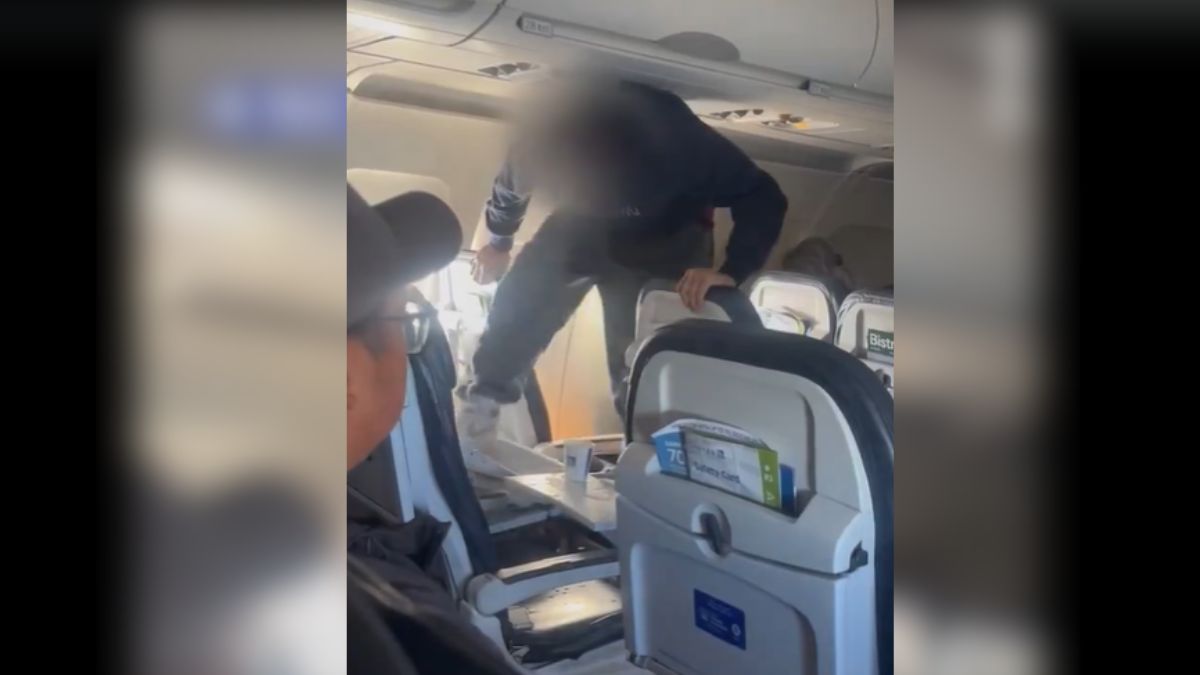 Video Shows Angry Passenger Kicking Seats On United Airlines Flight ...