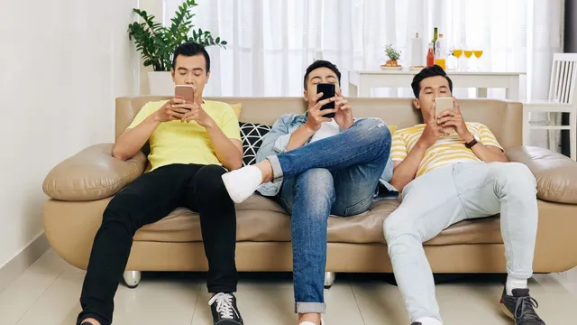 5 Possible Reasons Why Your Ex Keeps Texting You And What It Could Mean