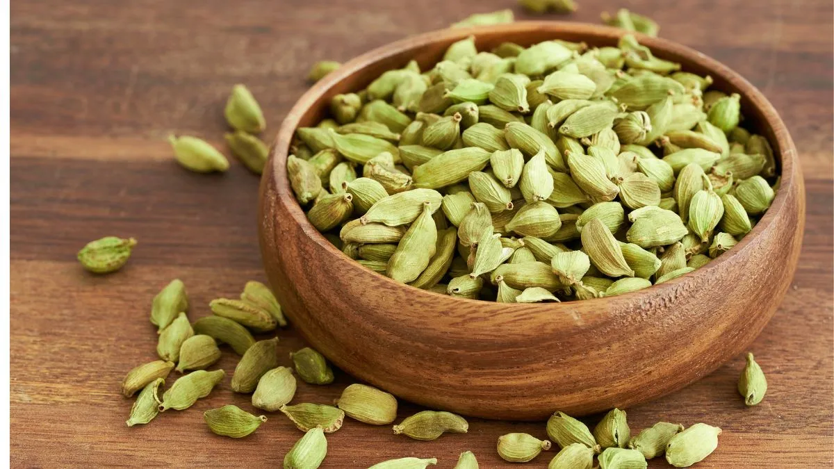 7 Great Health Benefits Of Chewing Cardamom After Every Meal
