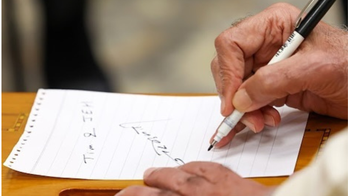 Kareena Kapoor Khan Gets PM Modi's Autograph For Taimur And Jeh; Drops ...