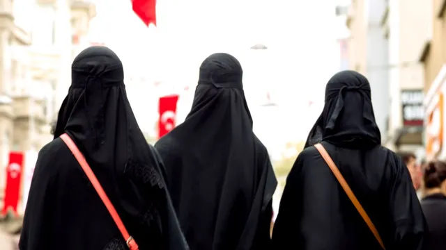 Thane Man Gives 'Triple Talaq' To Wife For Going Alone For Walk; Booked