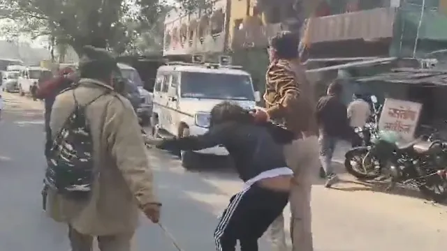 Jharkhand SSC Exam: Ranchi Police Lathi Charge Protesting Candidates ...