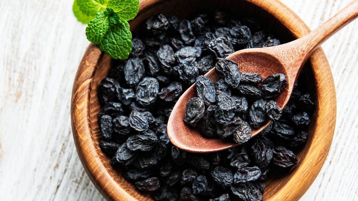 5 Surprising Health Benefits Of Munakka In Winter