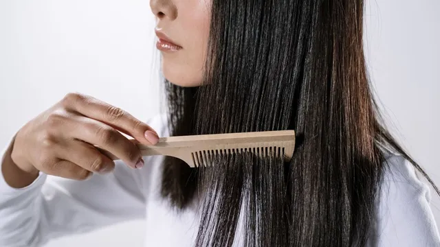 4 Benefits Of Using Wooden Neem Comb For Your Hair