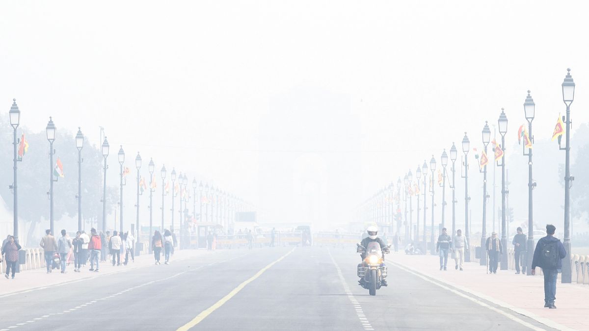 Delhi Air Pollution: AQI Plummets To ‘Severe’, Residents Shiver As Cold ...