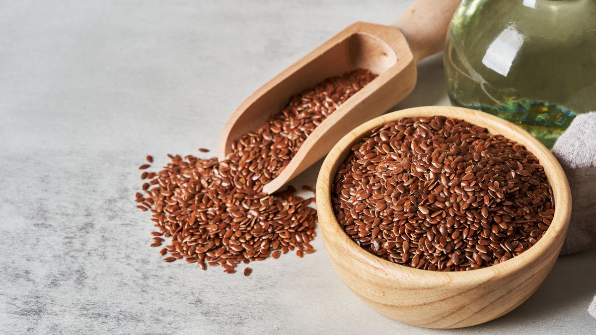 5 Easy Flaxseed Face Masks For Glowing And Youthful Skin