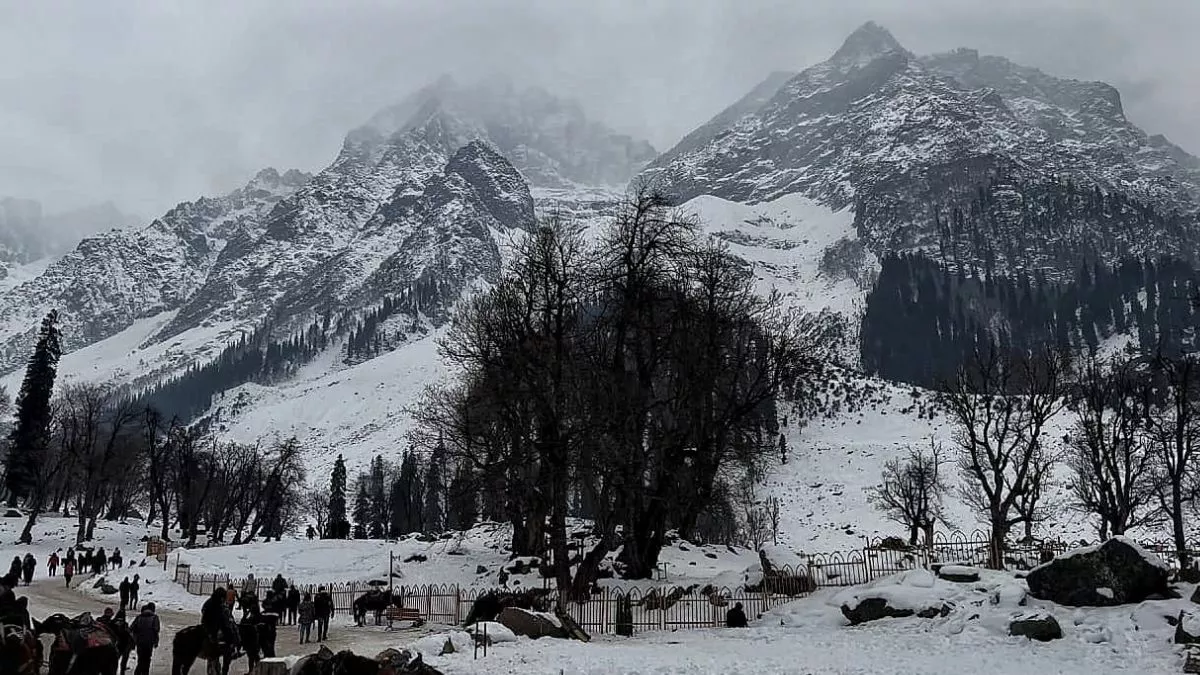 Srinagar Weather: City Shivers In Bone-Chilling -7.3°C; Rain, Snowfall ...