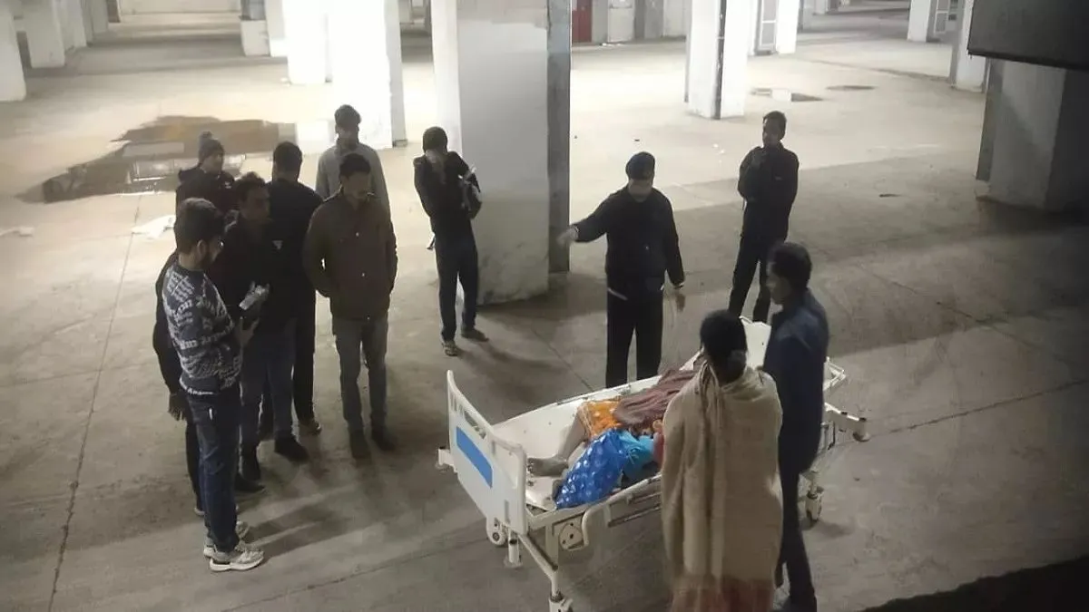 Noida News: 70-Year-Old Woman Found Dead in Hospital Basement, Dragging ...
