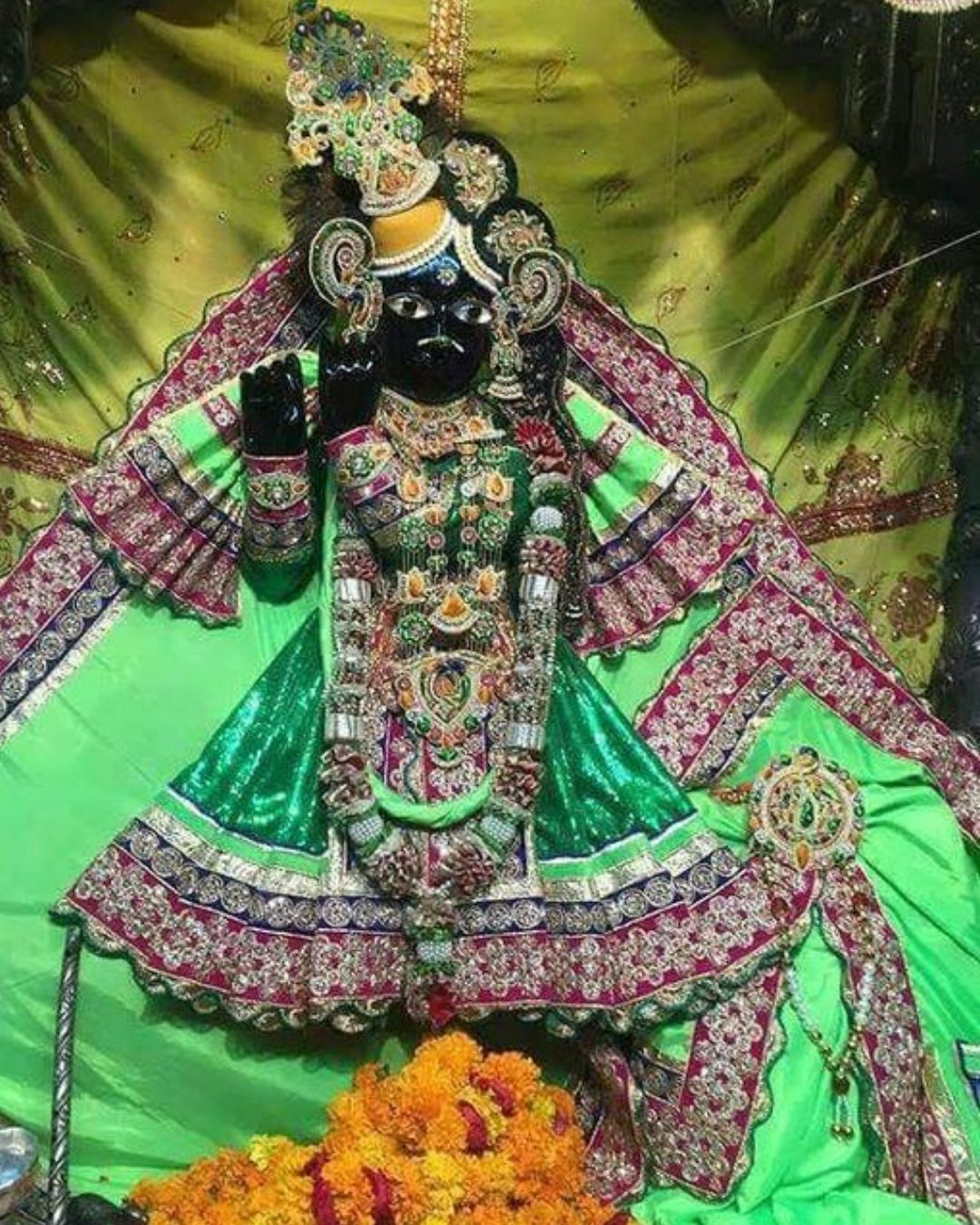 Banke Bihari Mandir Vrindavan: Why Devotees Should Not Make Eye Contact ...