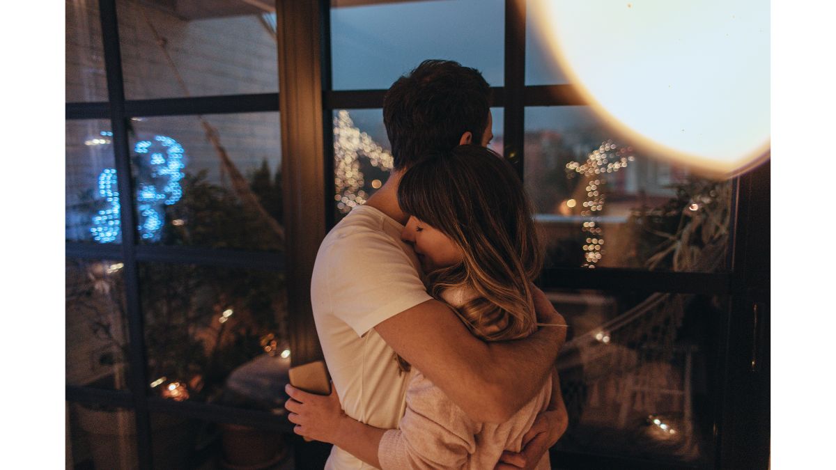 Hug Day 2024: 5 Types Of Hugs And Their Special Meanings That You ...